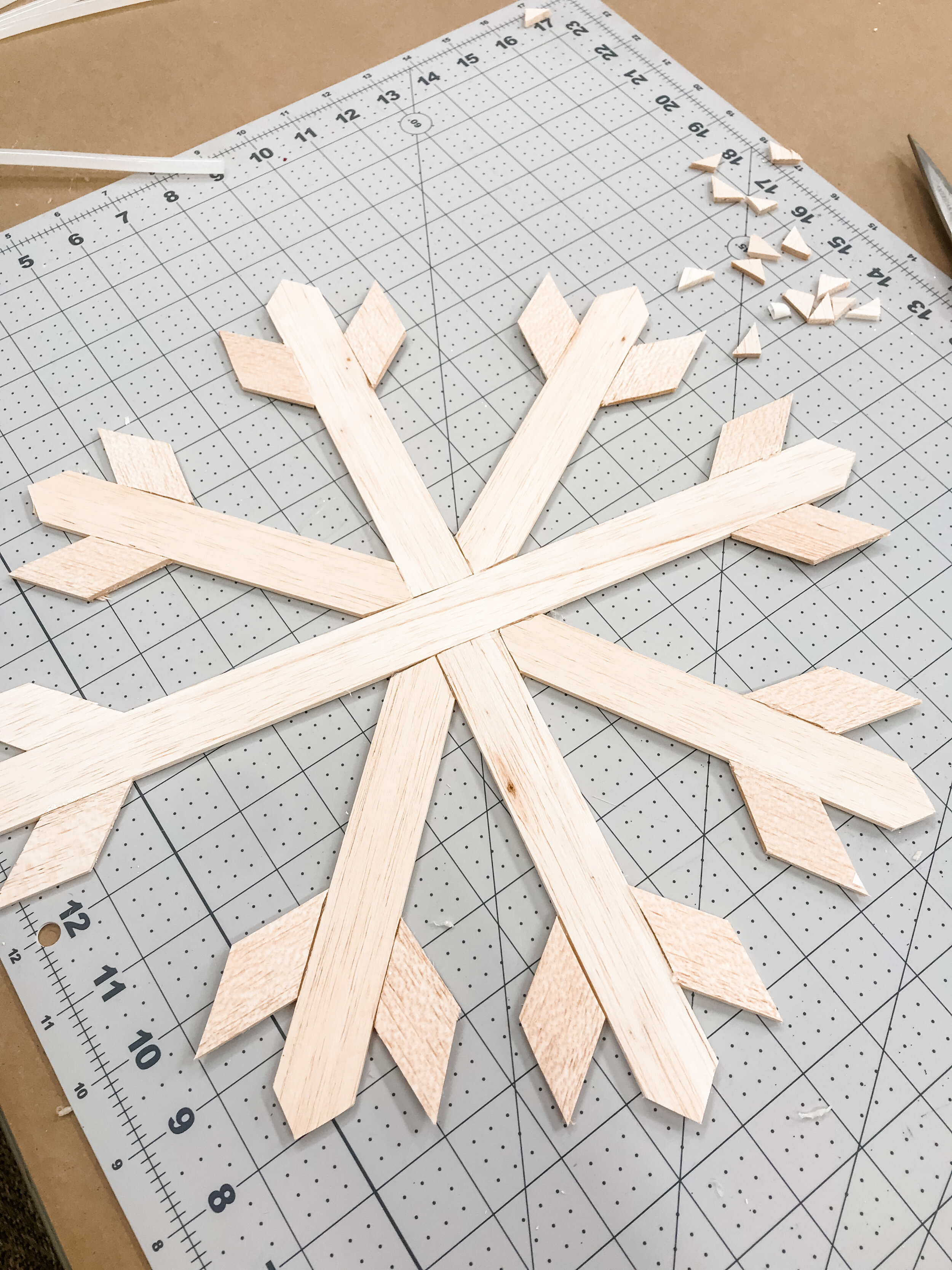 DIY Snowflake Table Setting - From Scratch with Maria Provenzano